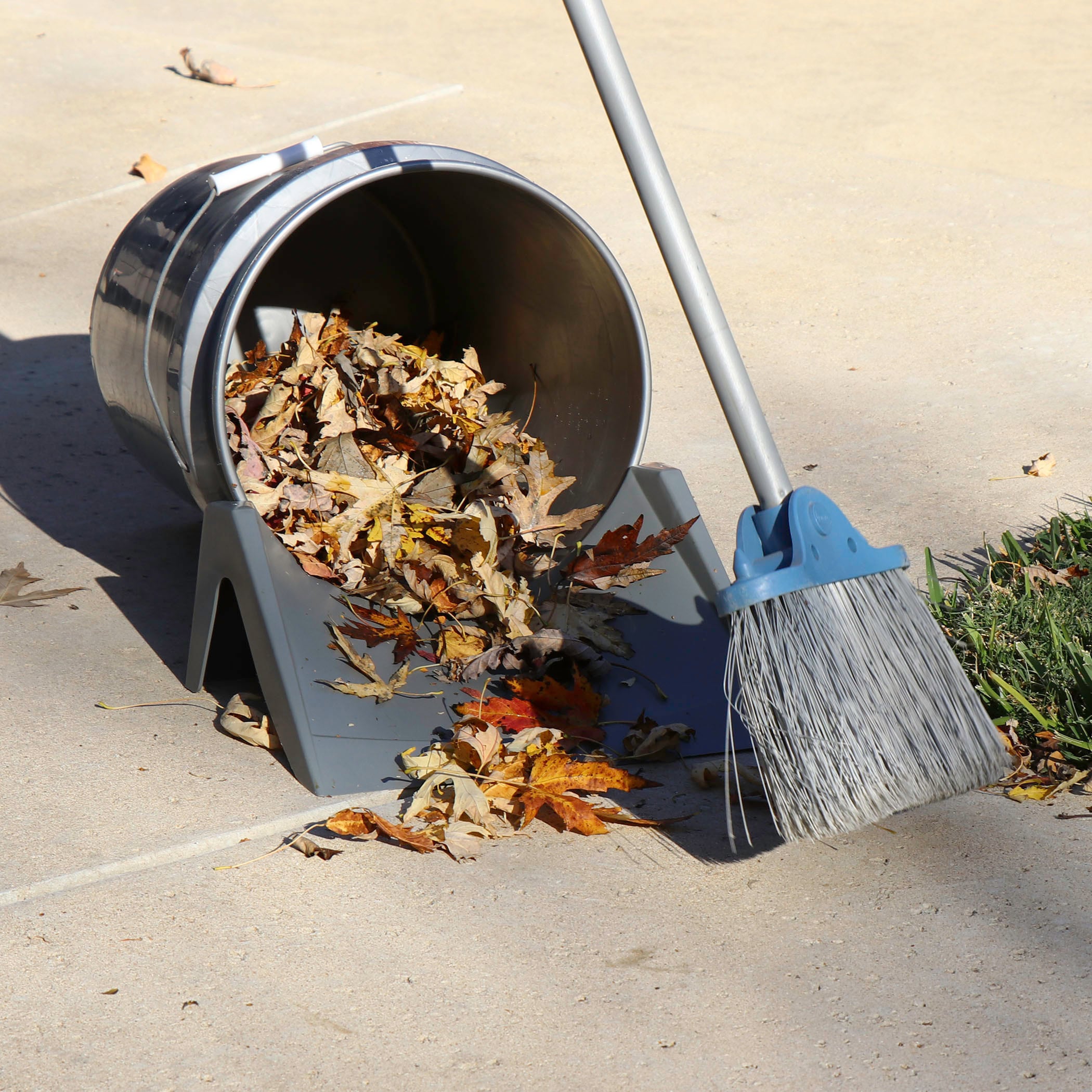 Attachable Dust Pan - Danco